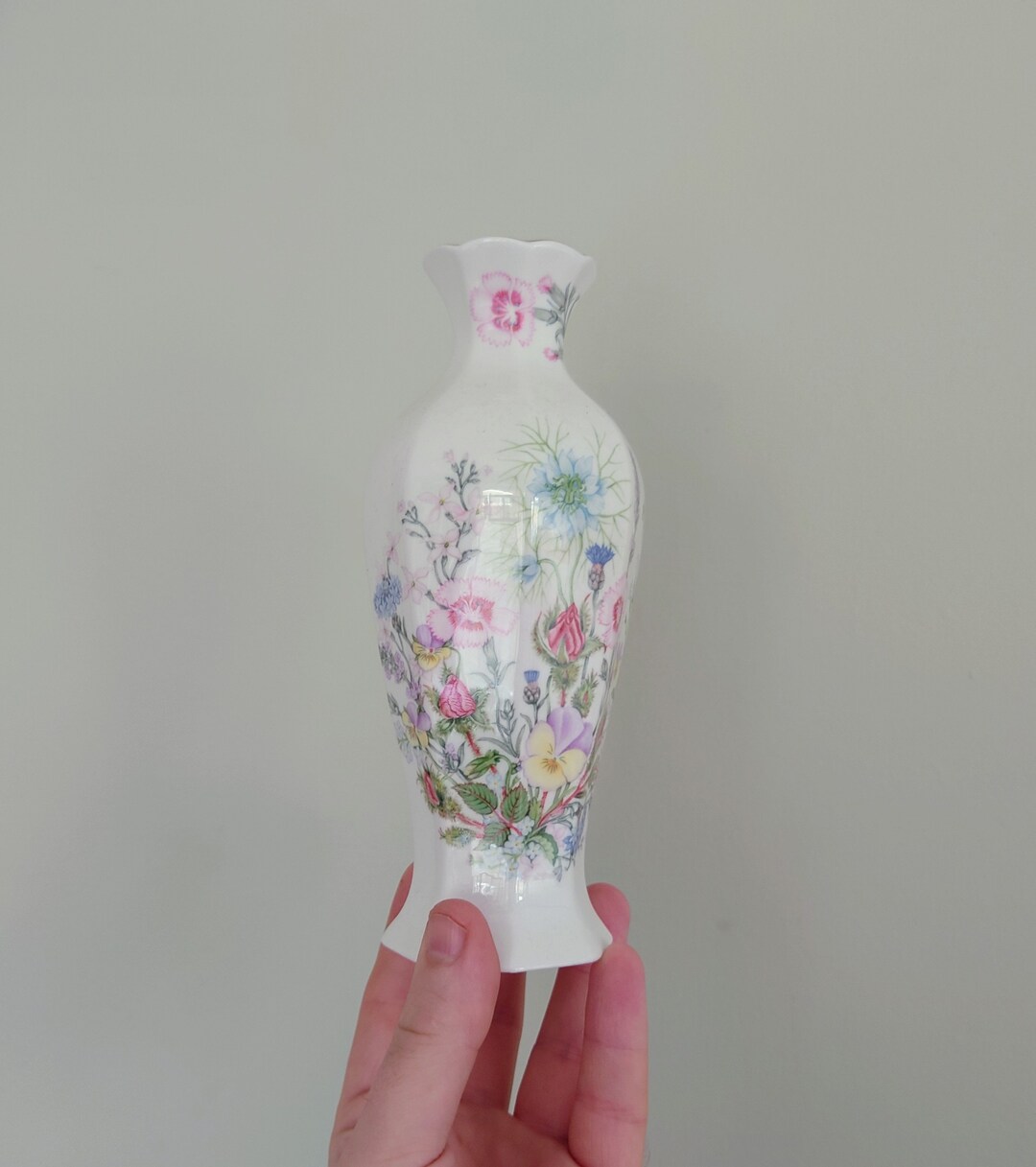 Wild Tudor Aynsley 7" Chatsworth Vase Porcelain Made in England Wild ...