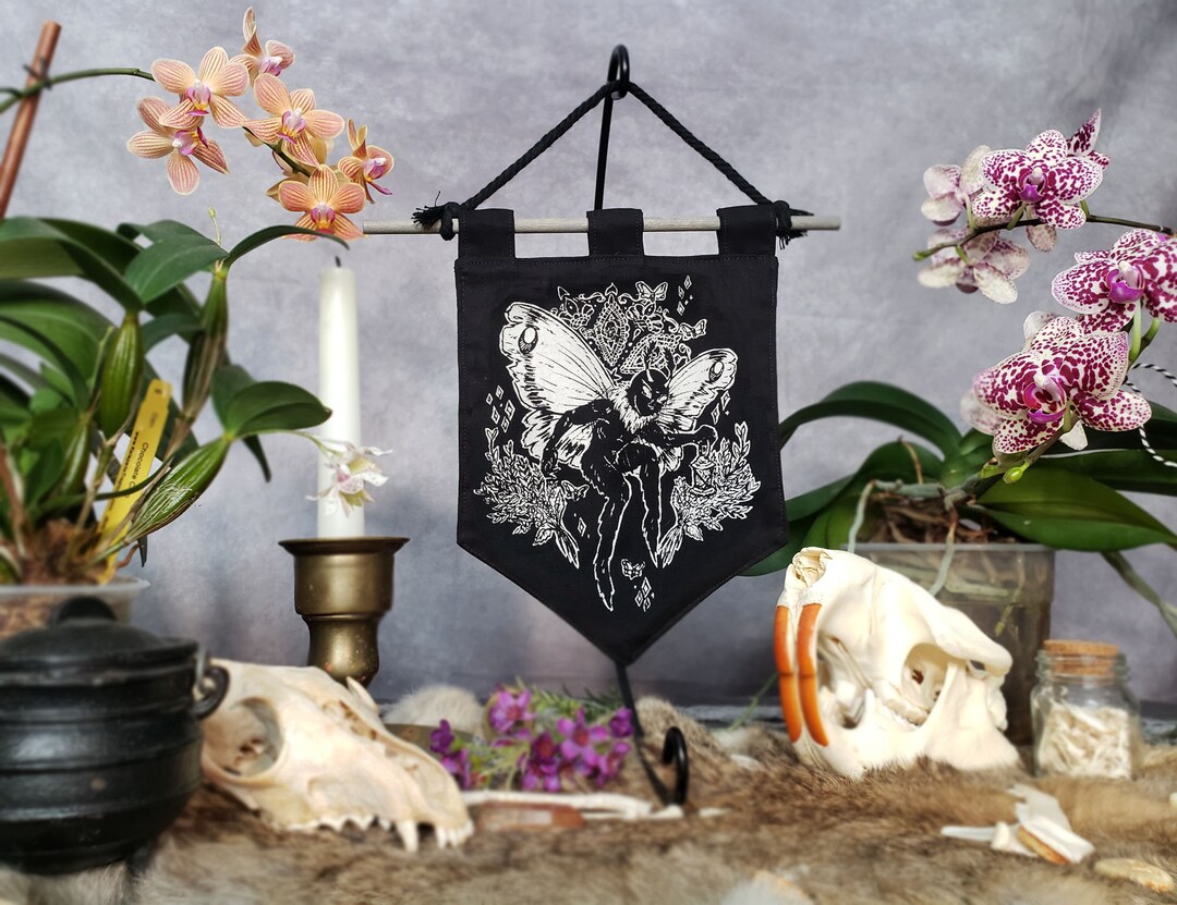 Mothman Cryptid Handmade Spooky Wall Hanging, Gothic Home Decor - Etsy