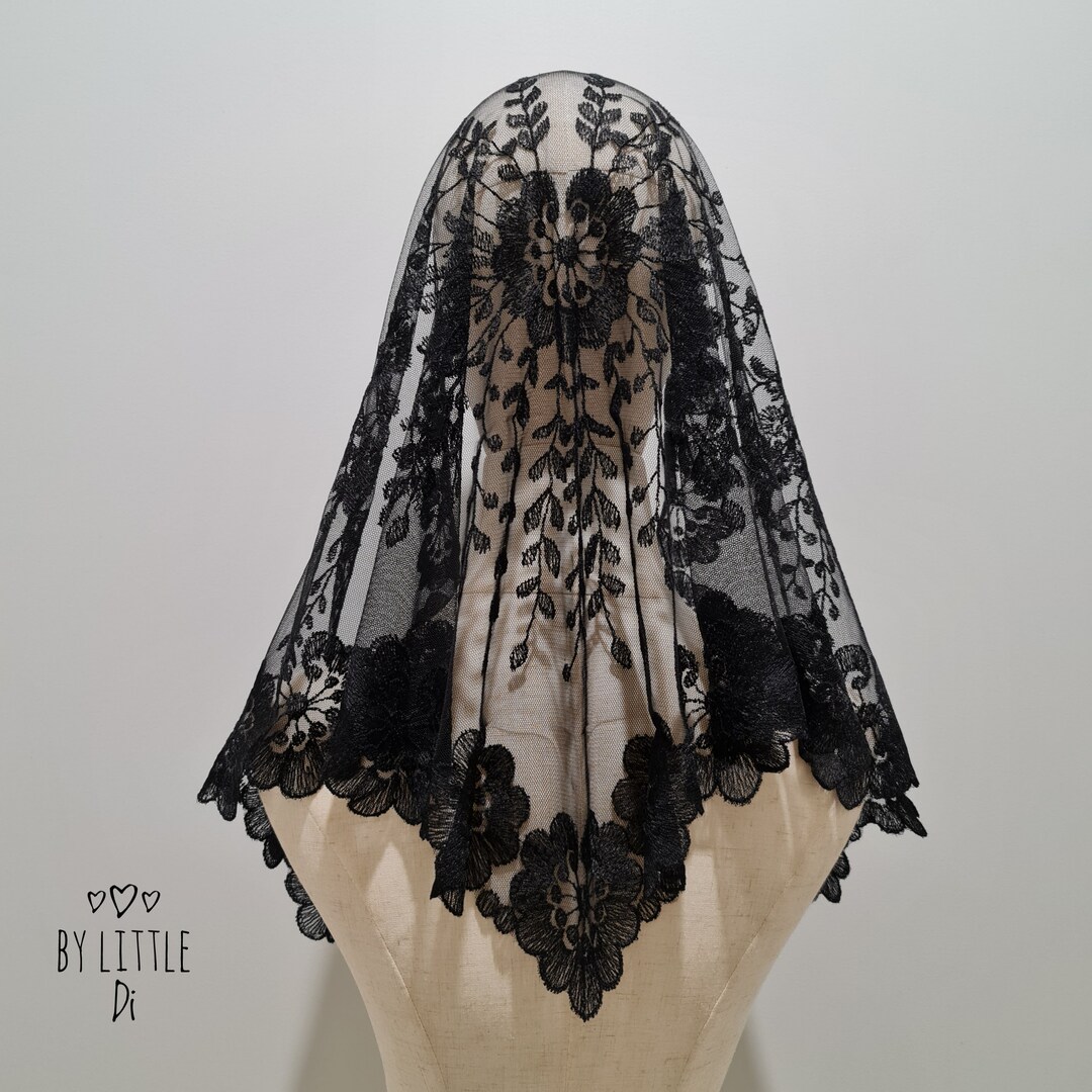 St. Mary Magdalene Traditional Mantilla Chapel Veil for Latin Mass ...