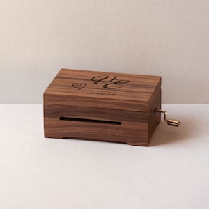 Custom Song & Laser Engraved Music Box | Personalized Engraved Design ...