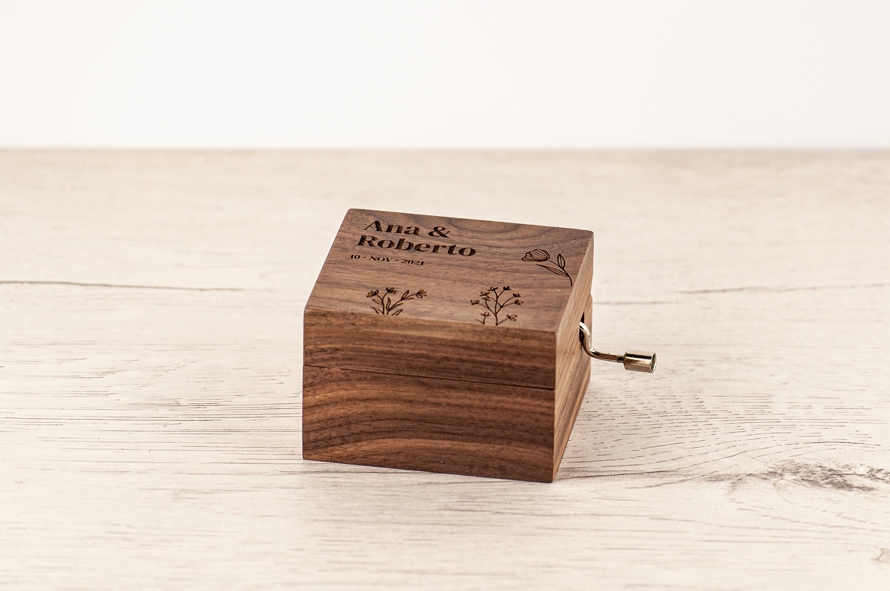 Personalized Music Box Custom Gift for Friends 80 Tunes - Etsy