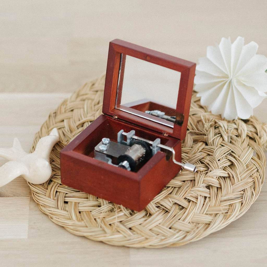 Custom Music Box With an Engraved Heart | Engraved Music Box | +80 ...
