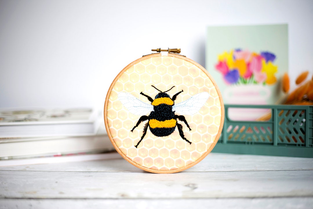 Bee Embroidery Pattern, Thread Painting Pattern, Needle Painting ...