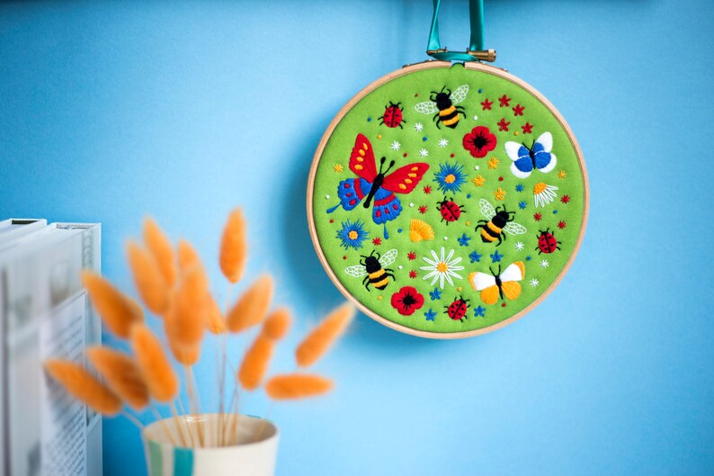 Bees and Butterflies Embroidery Pattern, Printed Fabric, 6 Inch Hoop ...