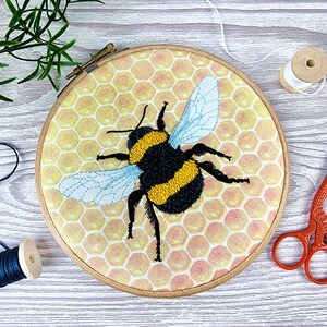 Bee Embroidery Pattern, Thread Painting Pattern, Needle Painting ...