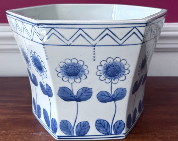 Blue and White Chinese Porcelain Cachepot Planter 7” Tall, 8 3/4” Wide ...