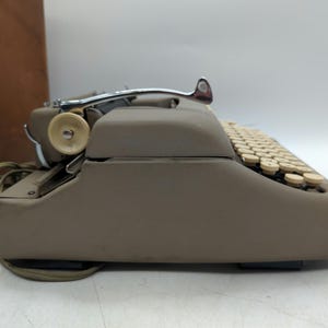 1956 Beige Smith Corona Electric Portable Typewriter 5TE With Case - Etsy