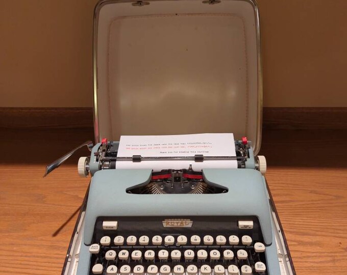 1961 Crinkle Baby Blue Royal Heritage Deluxe Portable Manual Typewriter ...