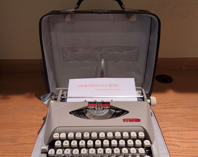 Cursive! 1969 Gray Royal Roytab Ultra Portable Typewriter With Case ...