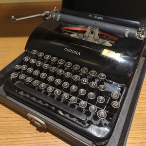 1938 Glossy Black Corona Standard Speedline Series 2C Portable ...