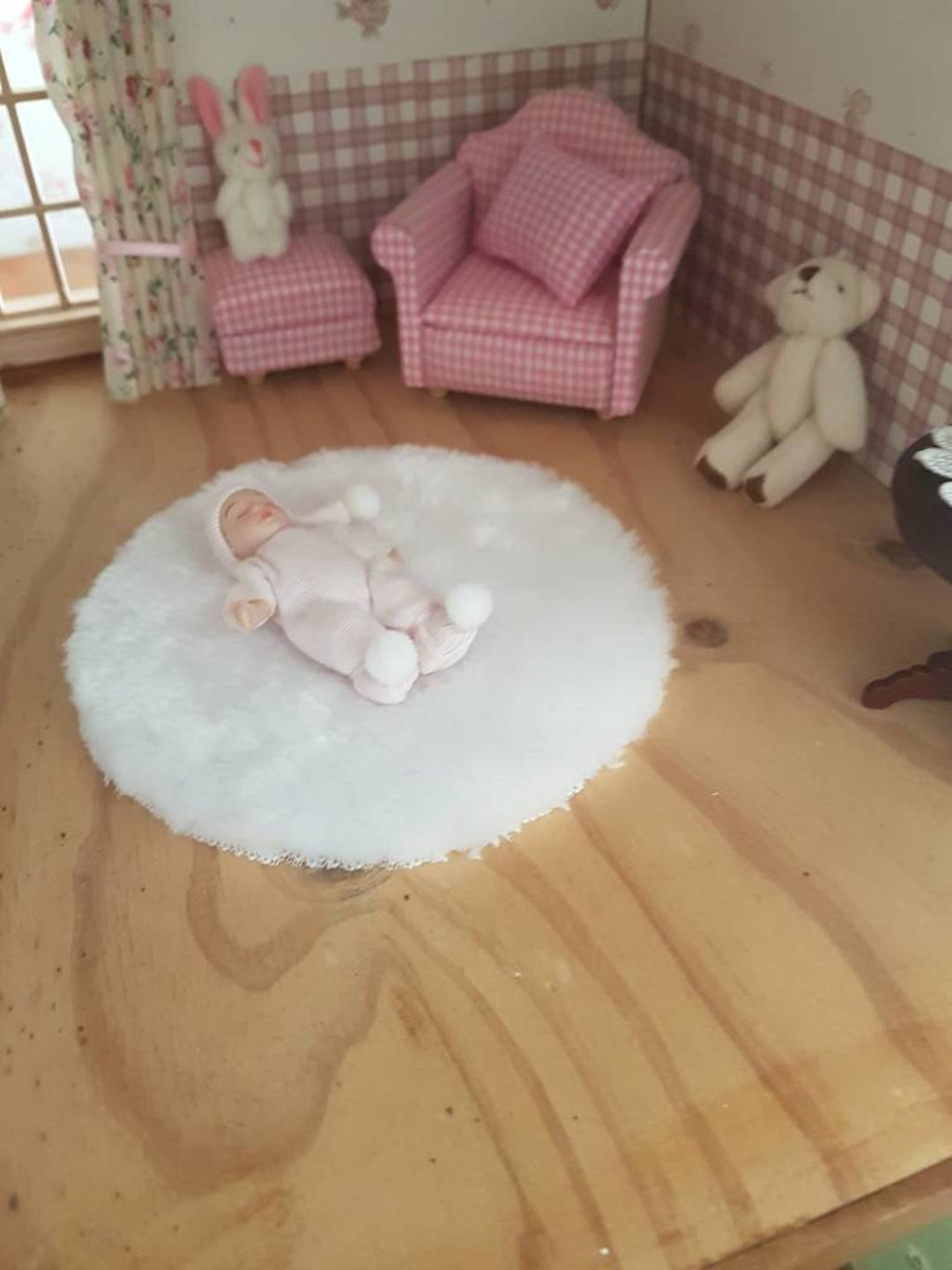 Miniature Dollhouse Round White Fluffy Floor Rug 1:12th Scale Miniature ...