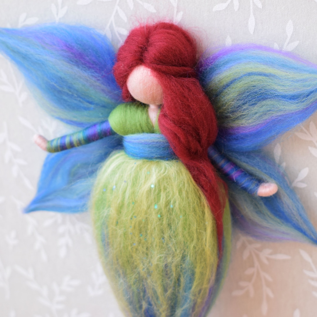 Steiner blau glitzernde kardierte Wollfee, Waldorf Fantasy Fee ...