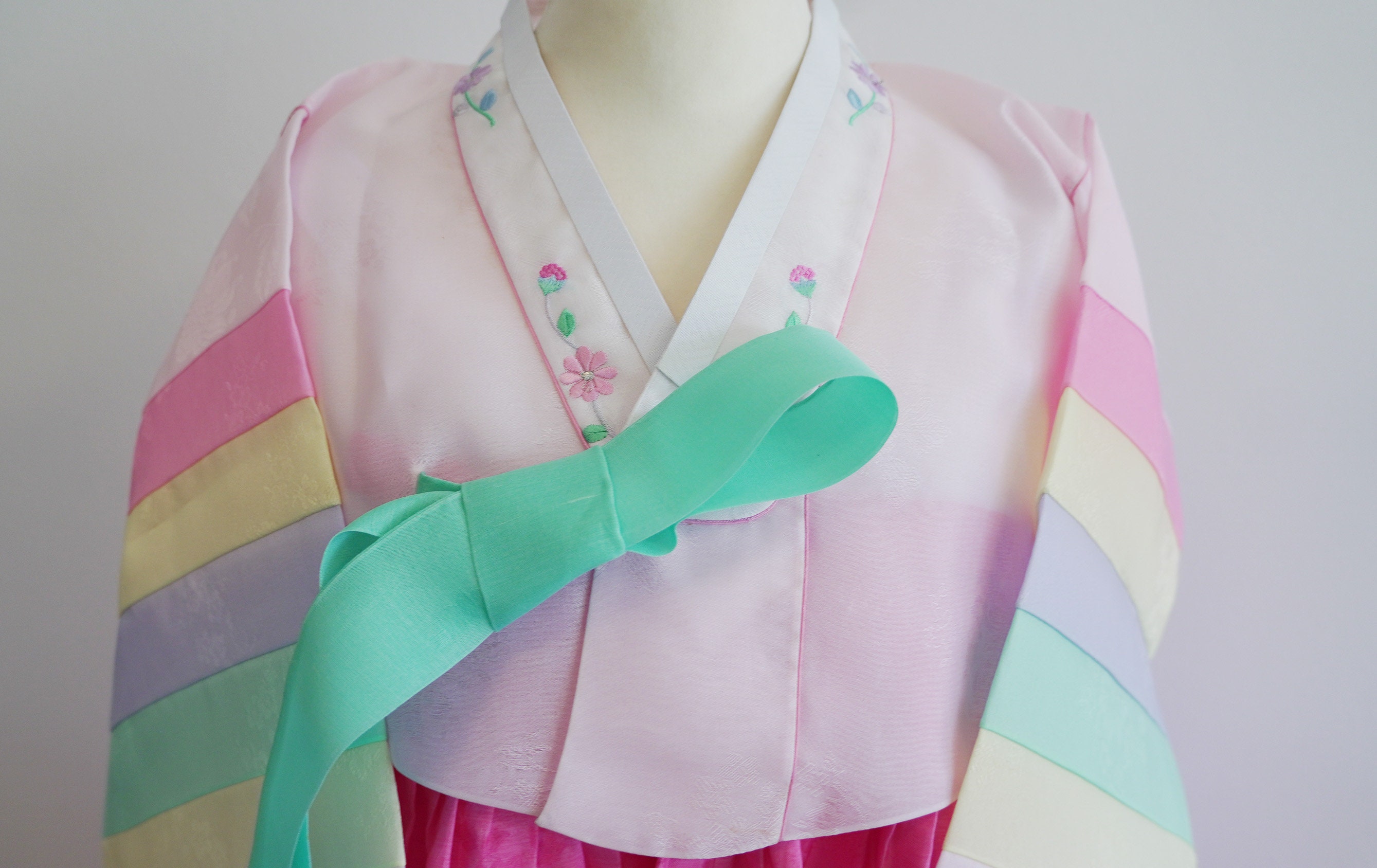 Traditional Korean Hanbok SET Light Pink Jeogori Top With Floral ...