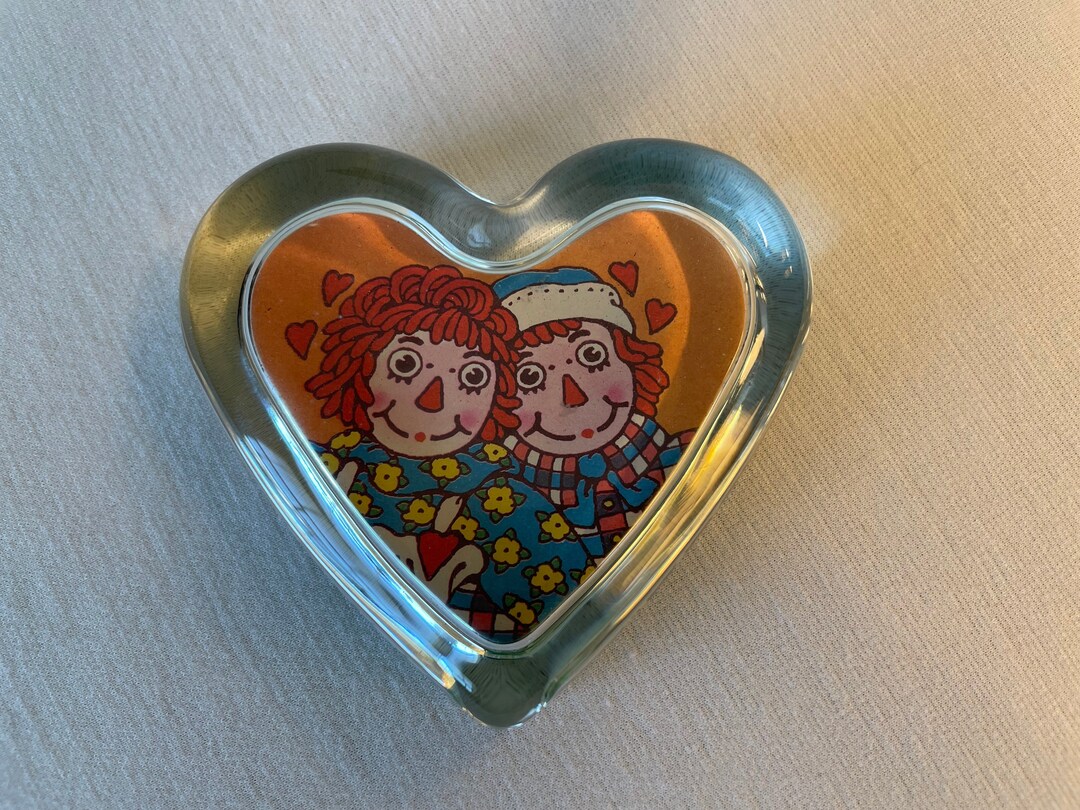 Raggedy Ann & Andy Heart Shaped Glass Paperweight by Bobbs Merrill 1973 ...
