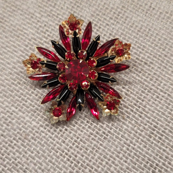 Rare Vintage Red Rhinestone Starburst Brooch with Flo… - Gem