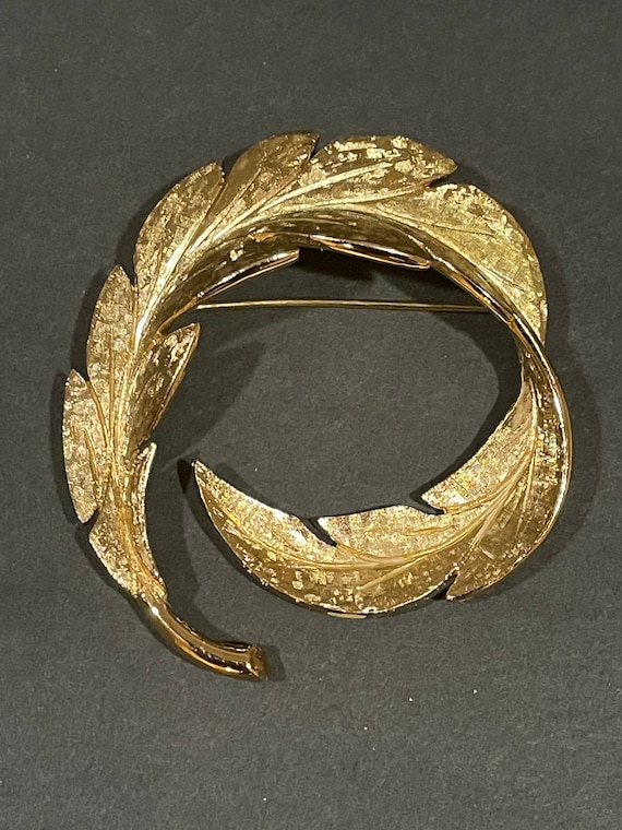 Monet Leaf Shape Gold Tone Metal Brooch Pin Signed VI… - Gem