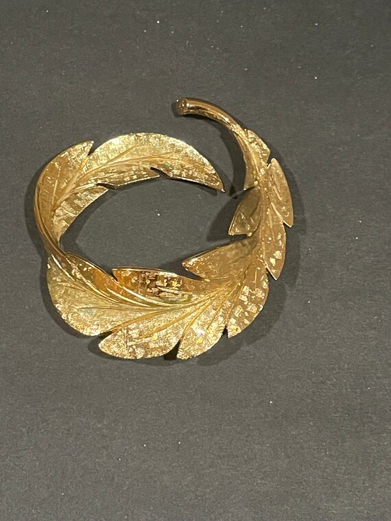 Monet Leaf Shape Gold Tone Metal Brooch Pin Signed VI… - Gem