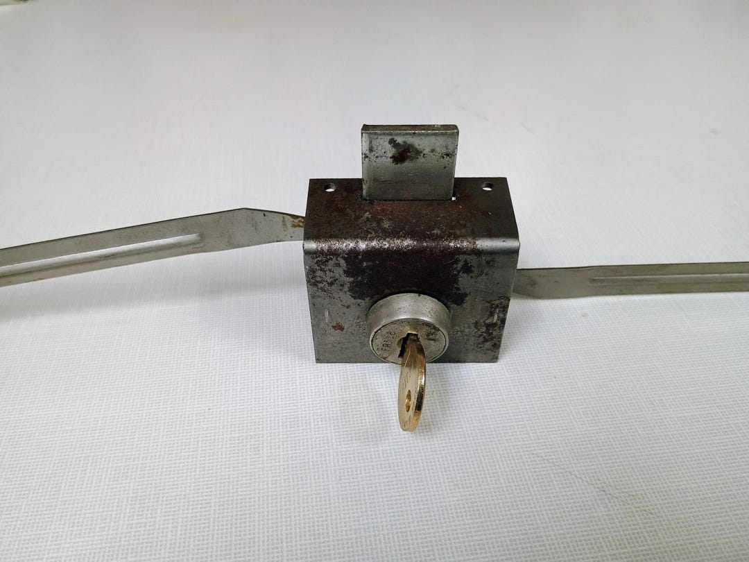 Vintage Steelcase Desk Center Drawer Lock Assy, With 1 Key, Keyed FR354 ...