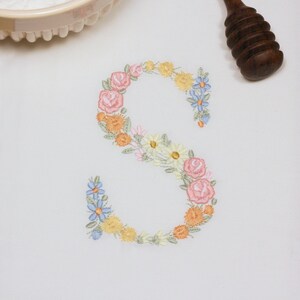 Machine Embroidery LETTER S Uppercase 9,6cm/3.80" Tall Dainty Floral ...