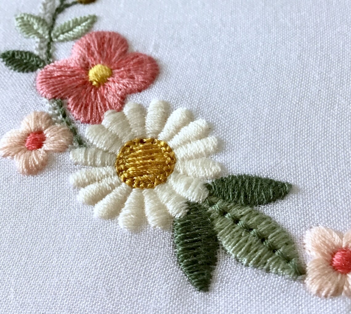 Machine Embroidery Design SMALL Dainty Boho Wreath Heirloom - Etsy