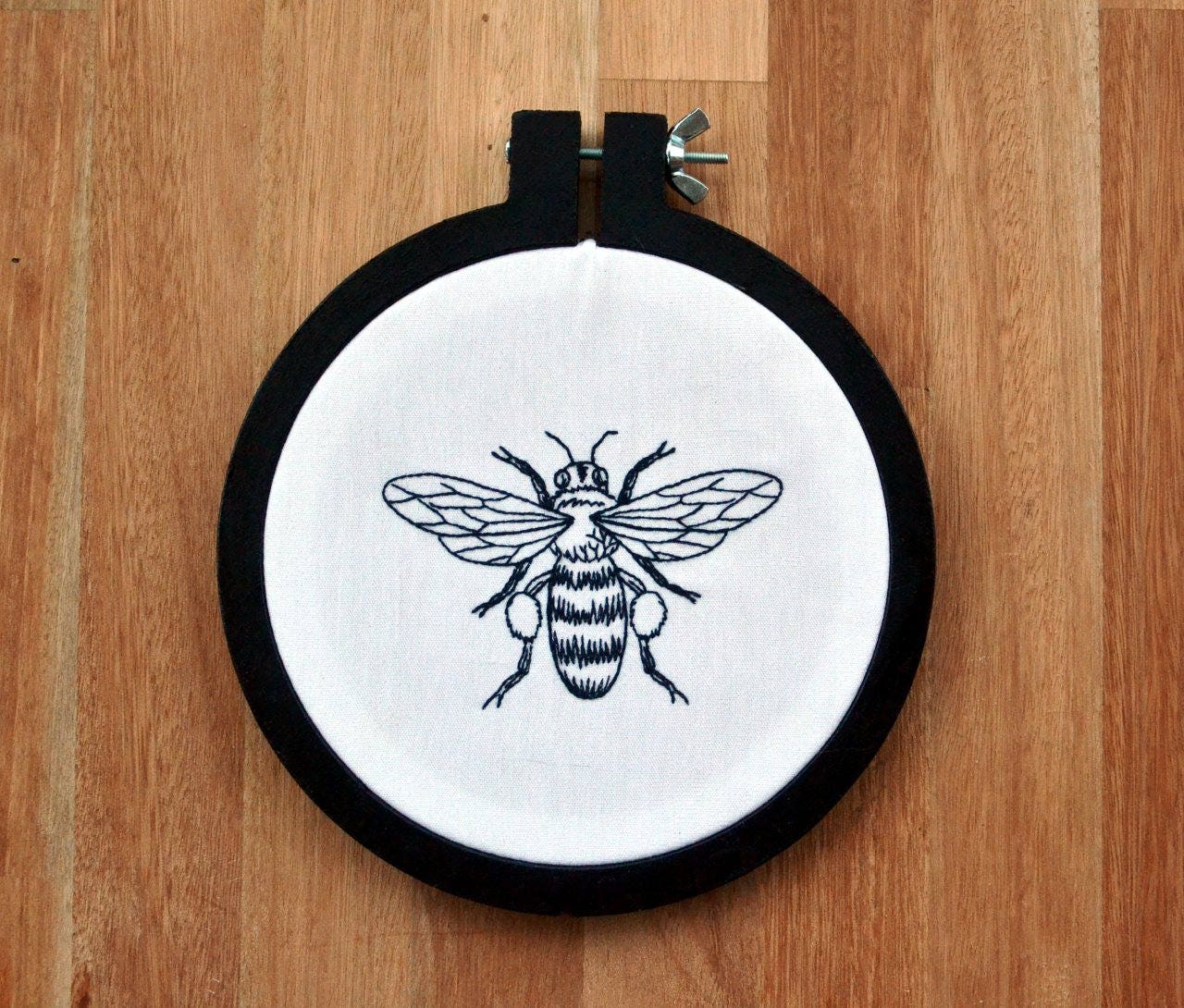 Honey Bee Vintage Machine Embroidery Design. Bee Linework - Etsy
