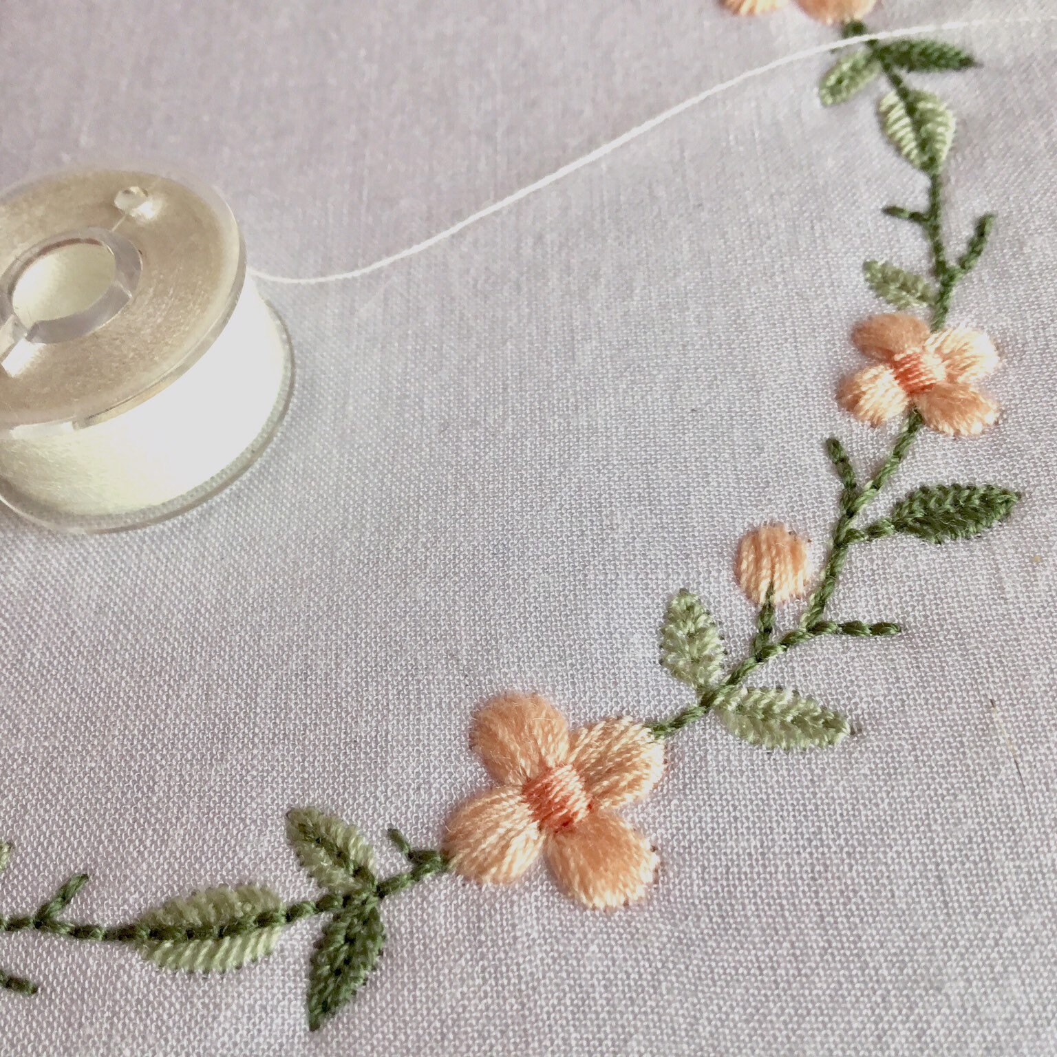 Dainty Wreath of Flowers Embroidery Circle of Flowers Machine - Etsy