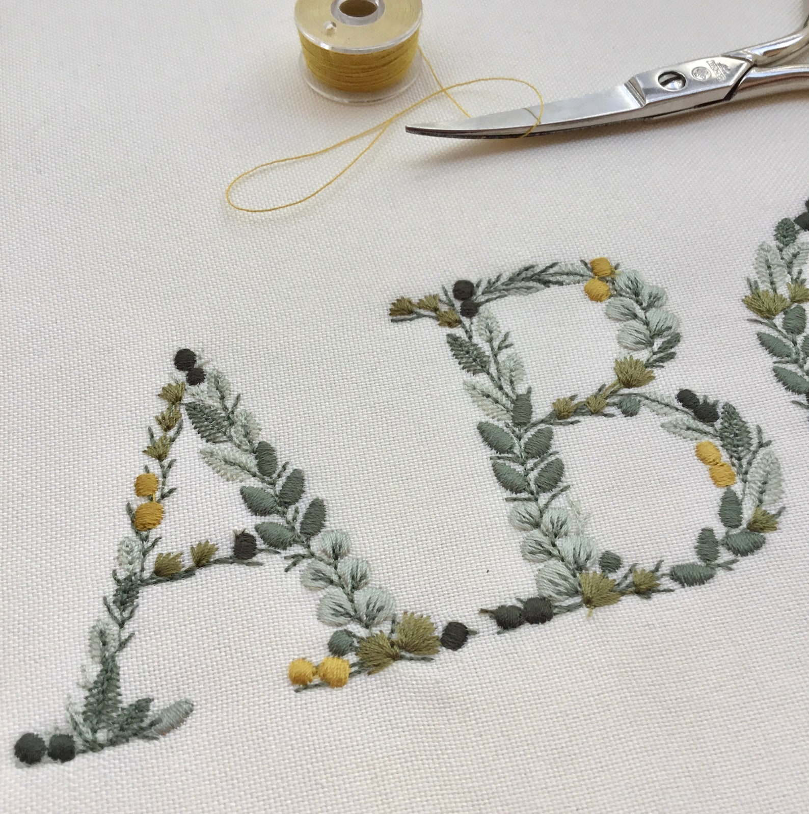 Machine Embroidery Christmas Alphabet Small Letters of Leaves 2"/5cm ...