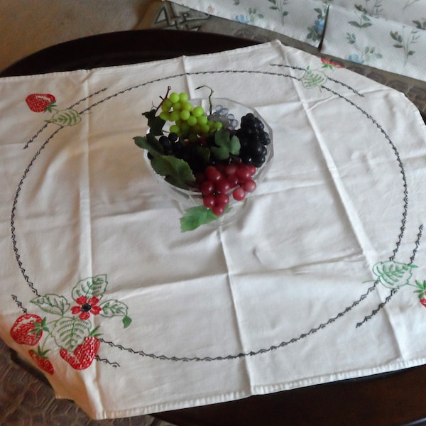 Strawberry Tablecloth Vintage - Etsy