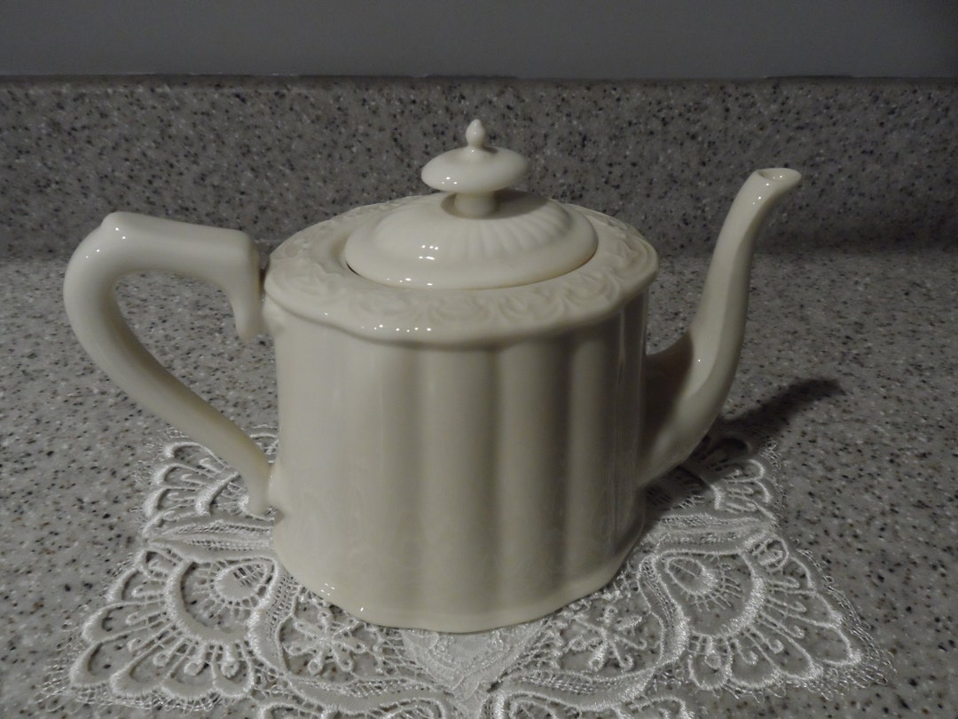 Vintage Teapot, Elegant Teapot, Teapot With Lid, OOAK Teapot, Oval ...