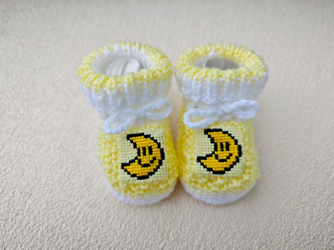 Moon Knitted Baby Booties * Gender Neutral Newborn Shoes * Stay on Crib ...