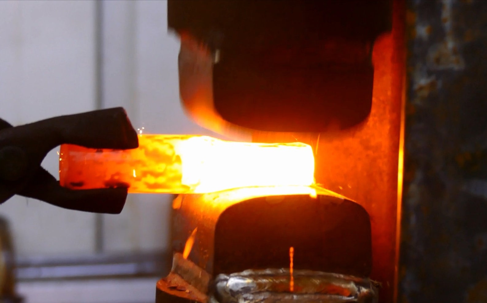 Complete - DIY Pneumatic Powerhammer - the Pocket Power Hammer ...