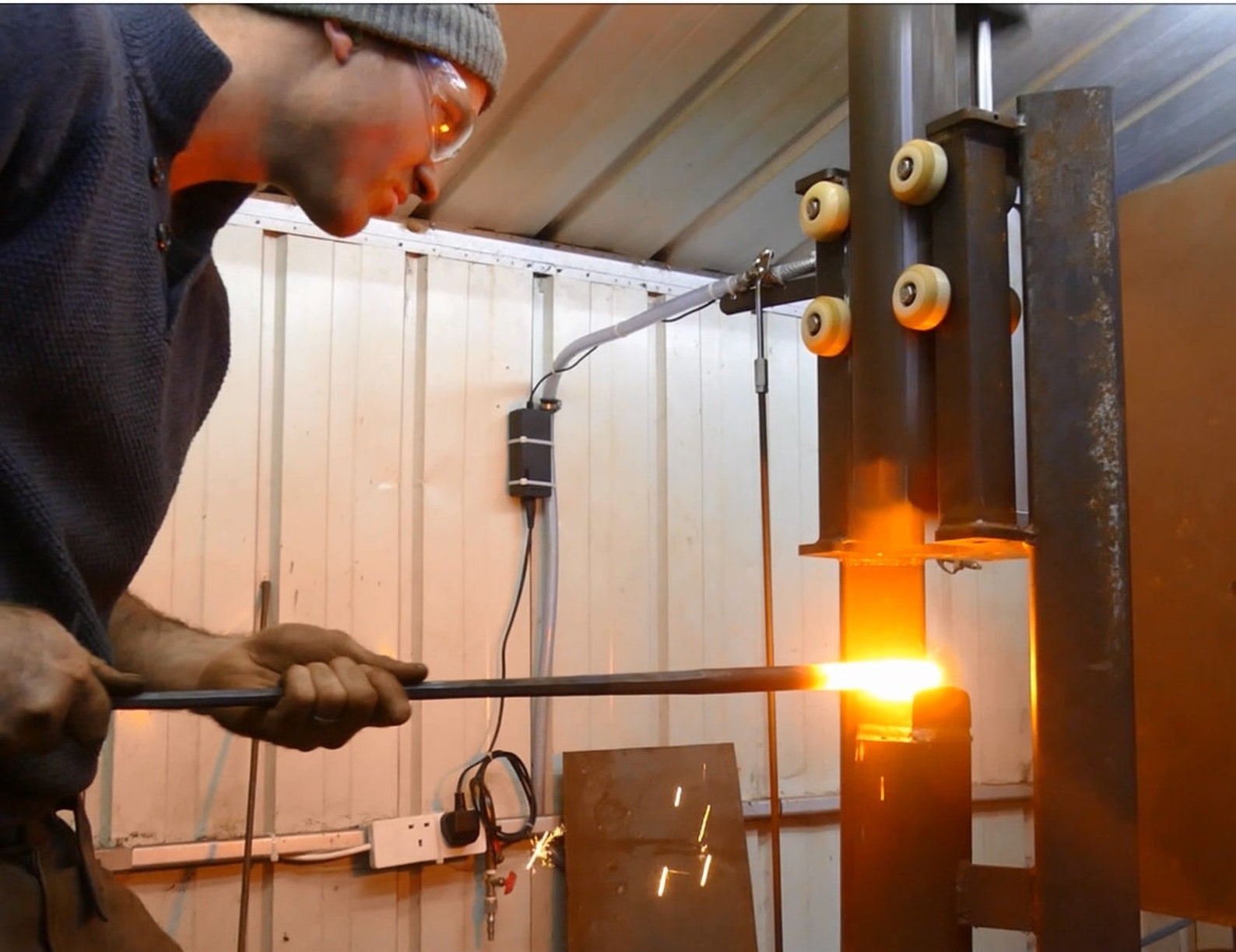 Complete - DIY Pneumatic Powerhammer - the Pocket Power Hammer ...