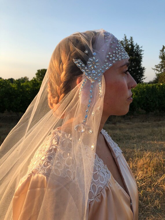 Vintage and 1920s inspired veil with crystals and gemstones | Etsy