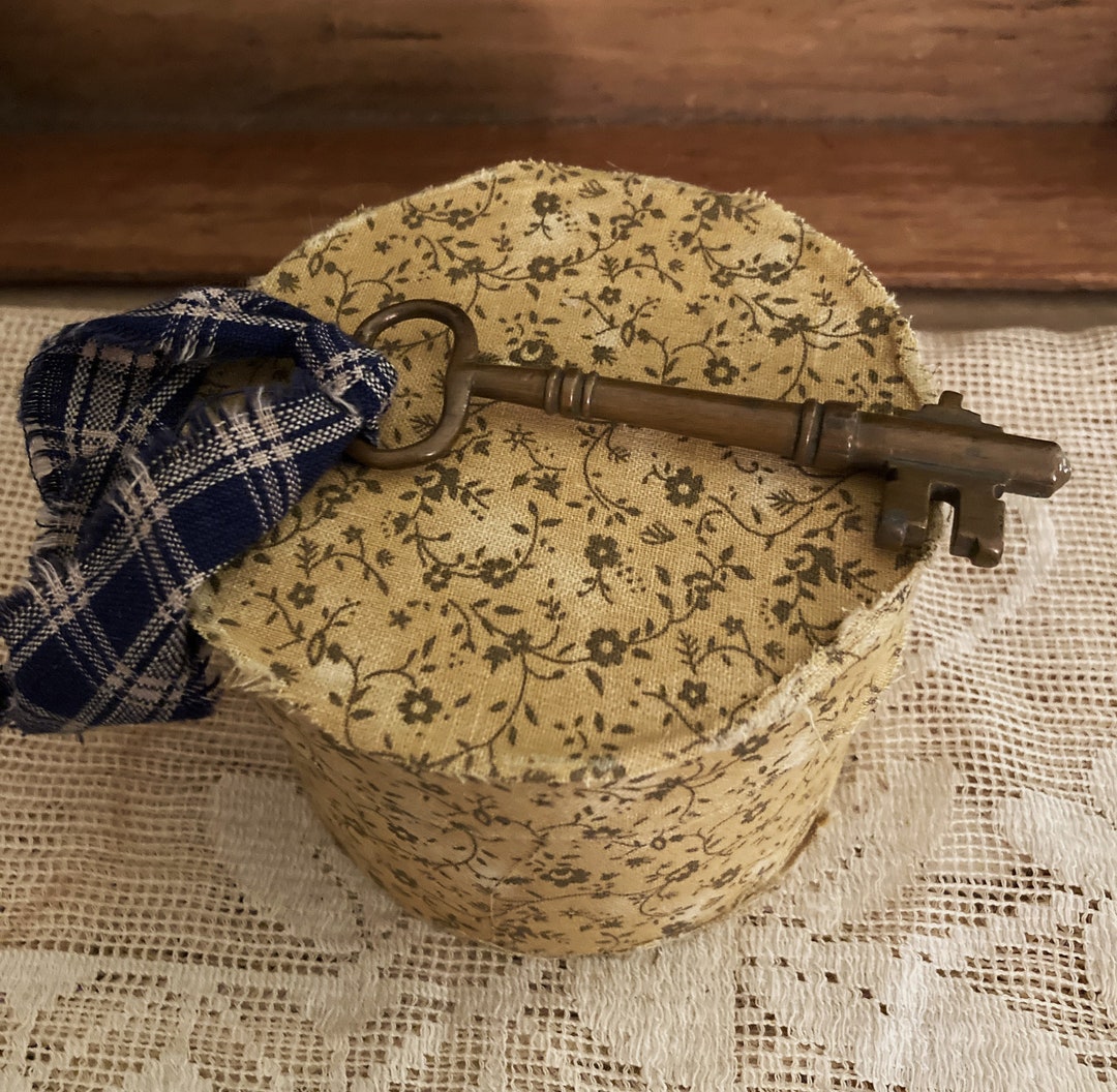 Primitive Pantry Box, Gold-yellow Fabric Covered Pantry Box, Prim Box, Old Brass Trunk Key, FAPM ...