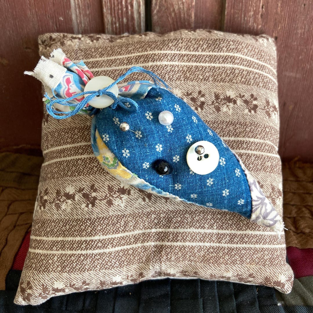 Prim Pillow Tuck With Strawberry, Old Quilt Fabric Square, Blue ...