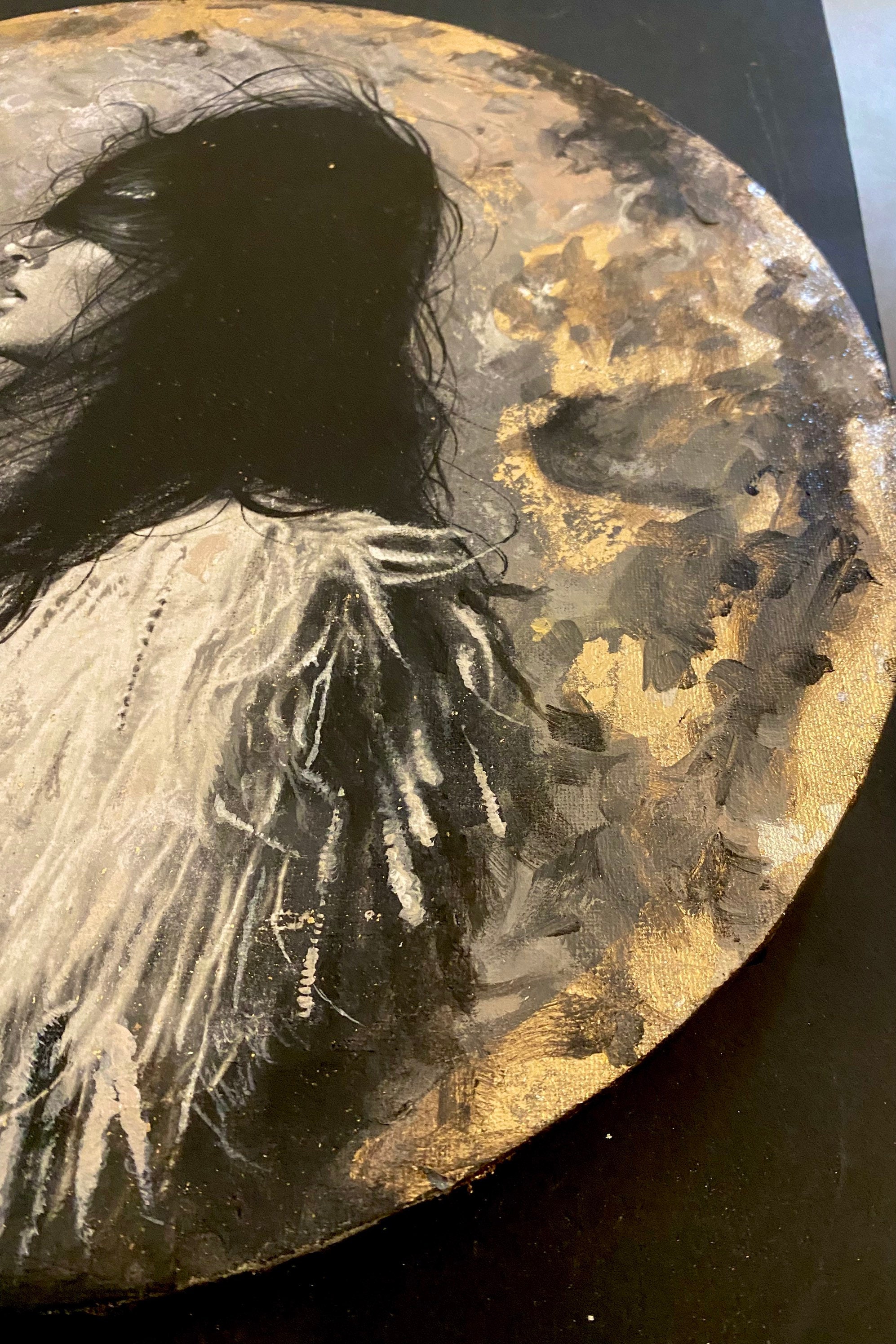 Large Round Canvas Mix Medium Portrait Painting, Pure Gold & Silver ...