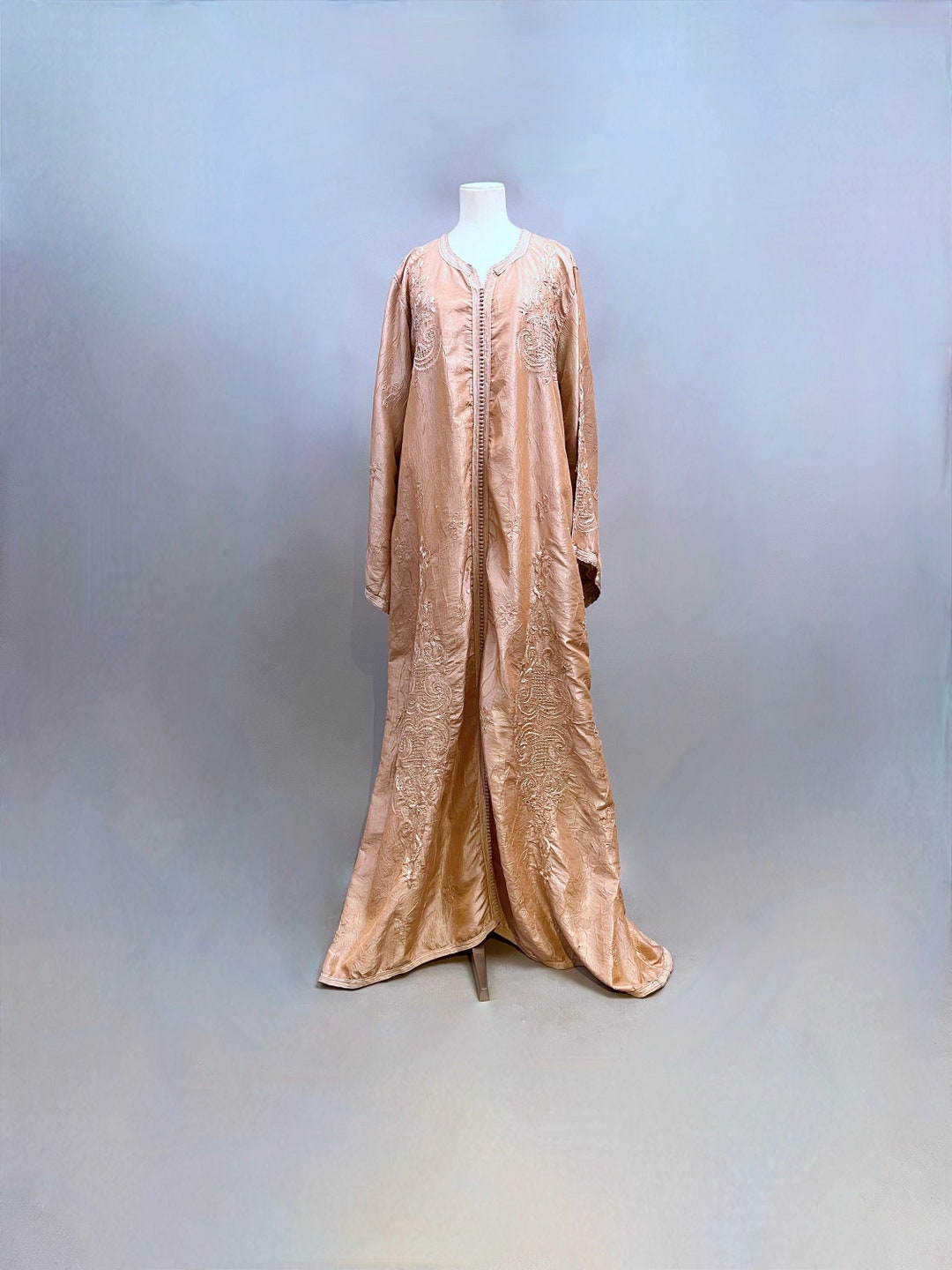 Beautiful Vintage Dusky Pink / Fawn Embroidered Kaftan Robe With Wizard ...