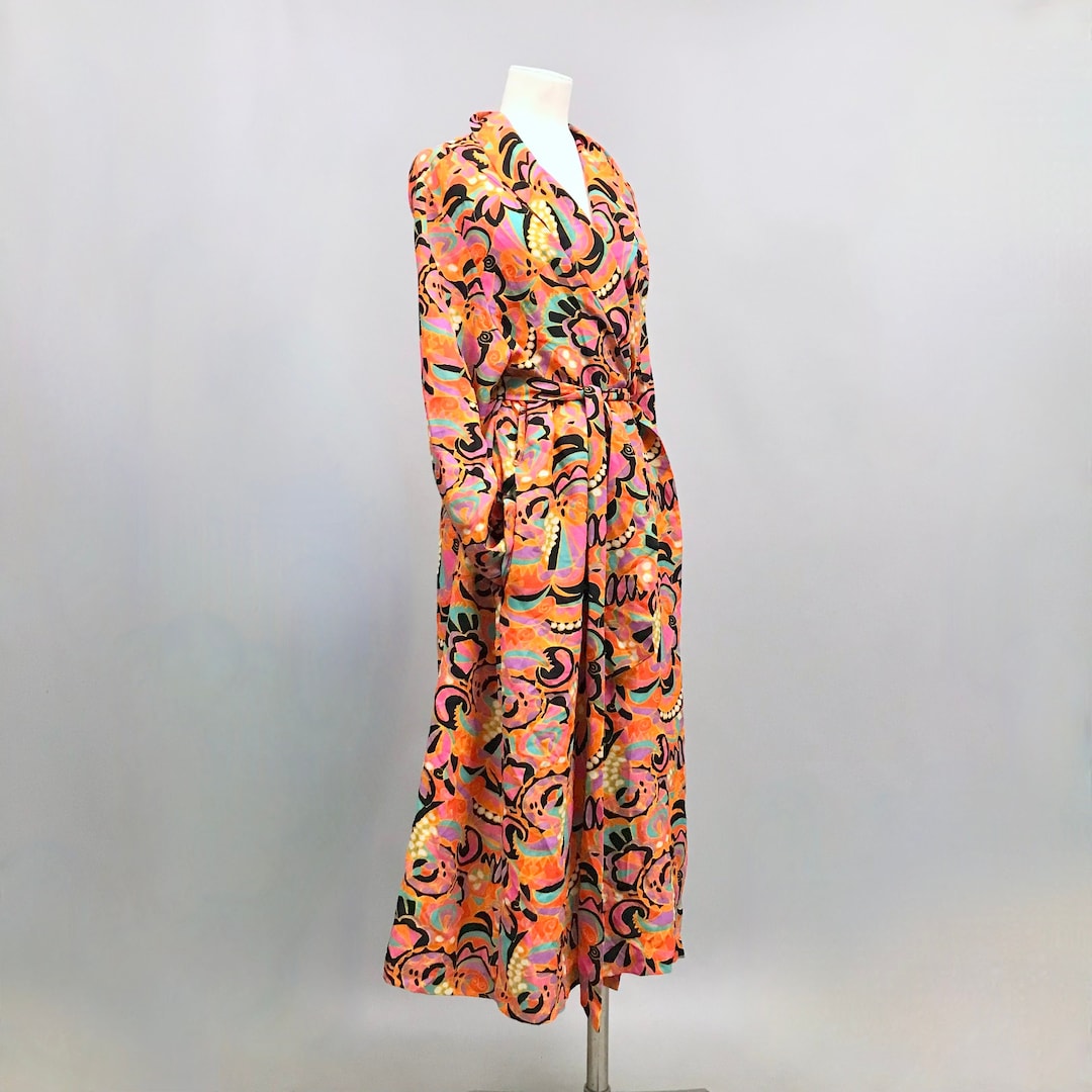 1970s Psychedelic Pinks and Orange Maxi Robe / Housecoat / Dressing ...