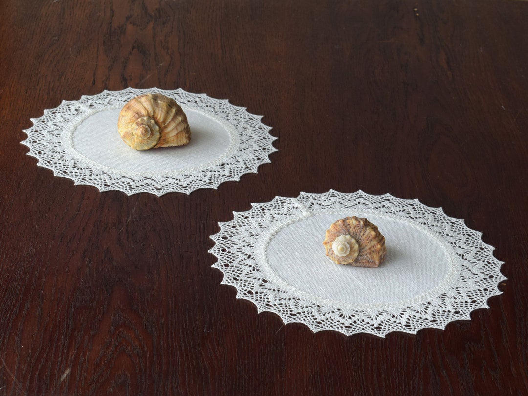 Round Linen Doily With Lace Trimmed Edge: Modern Farmhouse Table ...