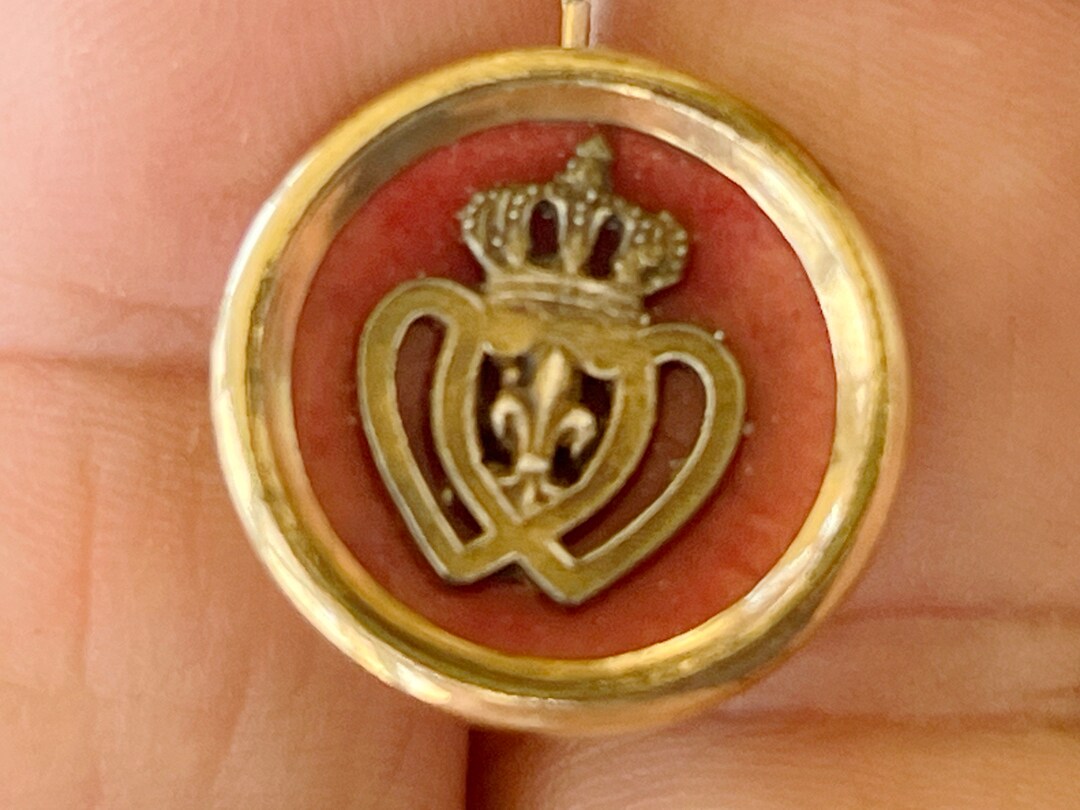 The Luckenbooth Symbol is a Traditional Scottish Love Token Gold ...