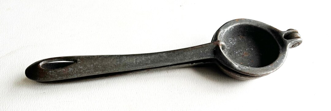 Antique Cast Iron Metal Juicer Lemon Lime Orange Citrus Squeezer Hand ...