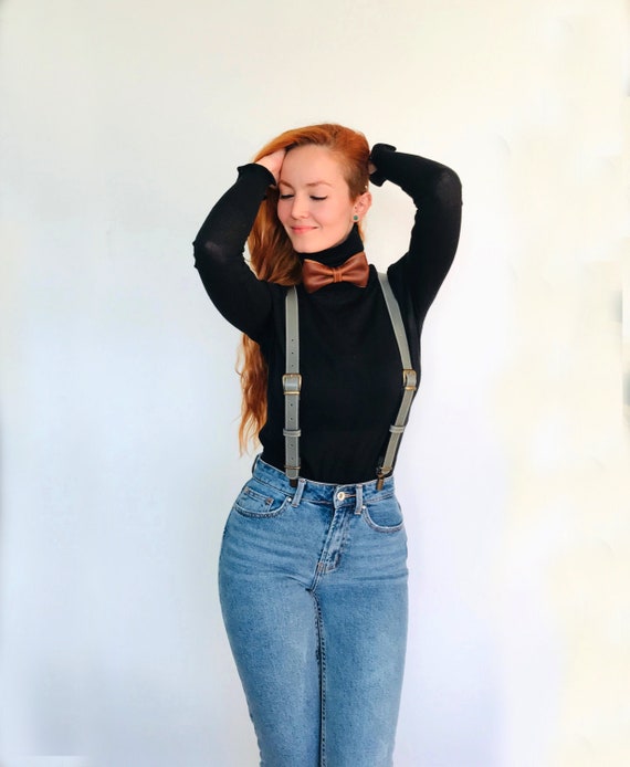 Buckle suspenders store