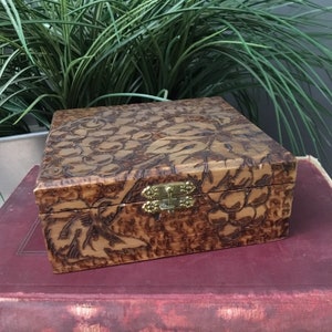 Vintage Flemish Art Co 688 New York Vanity Storage Gloves Jewelry Box ...