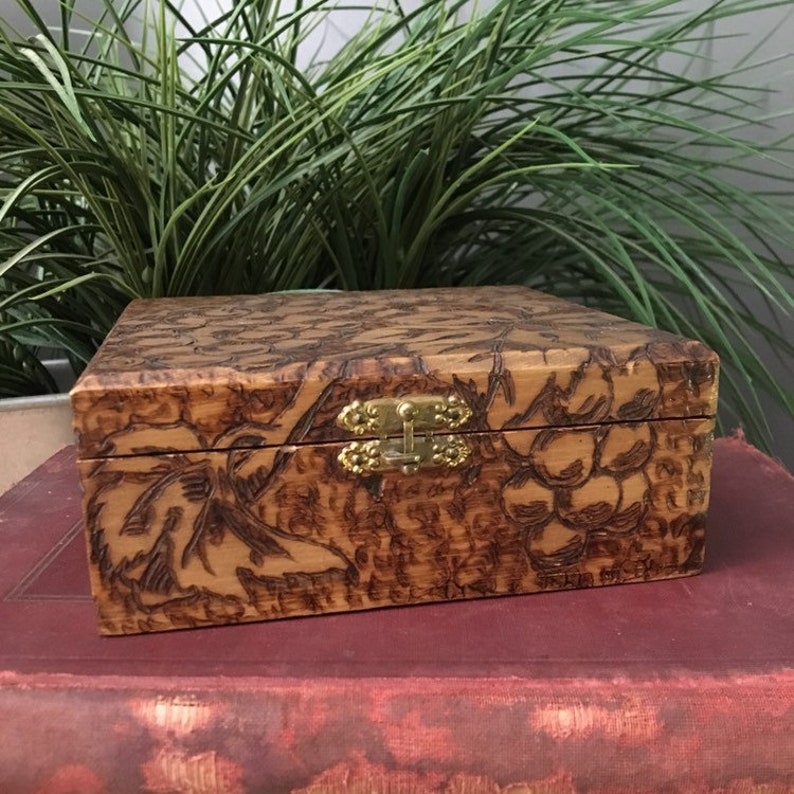 Vintage Flemish Art Co 688 New York Vanity Storage Gloves Jewelry Box ...