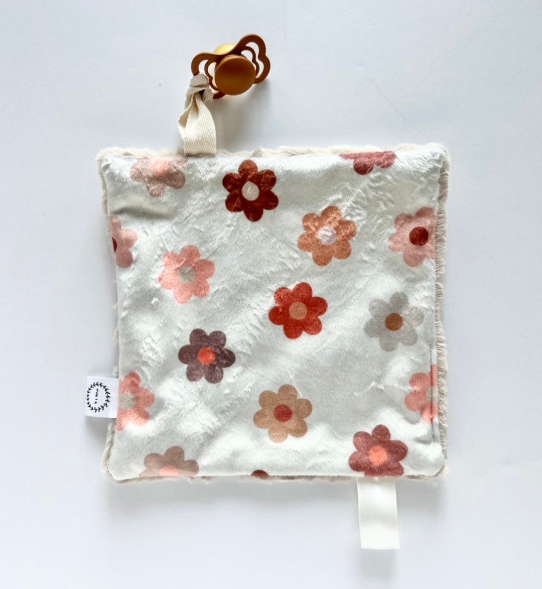 Paci Mini Pacifier Mini Bink Mini Mini Lovey Mini Sensory Mini Faux Fur Beige Daisy Tan