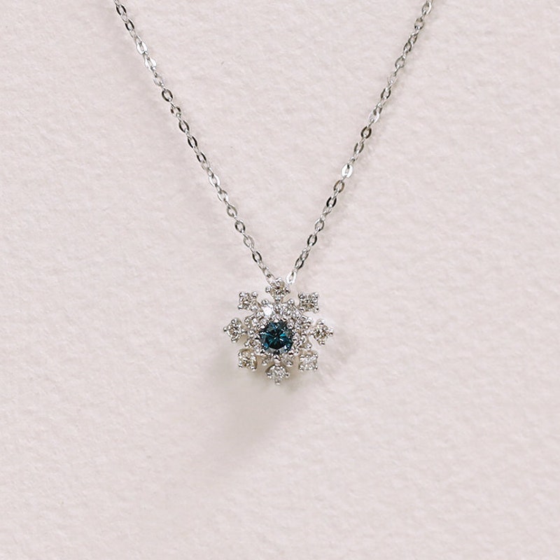 Snowflake Necklace - Etsy