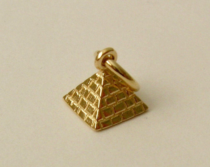 Genuine SOLID 9ct YELLOW GOLD 3D Egyptian Pyramid Charm Pendant History ...