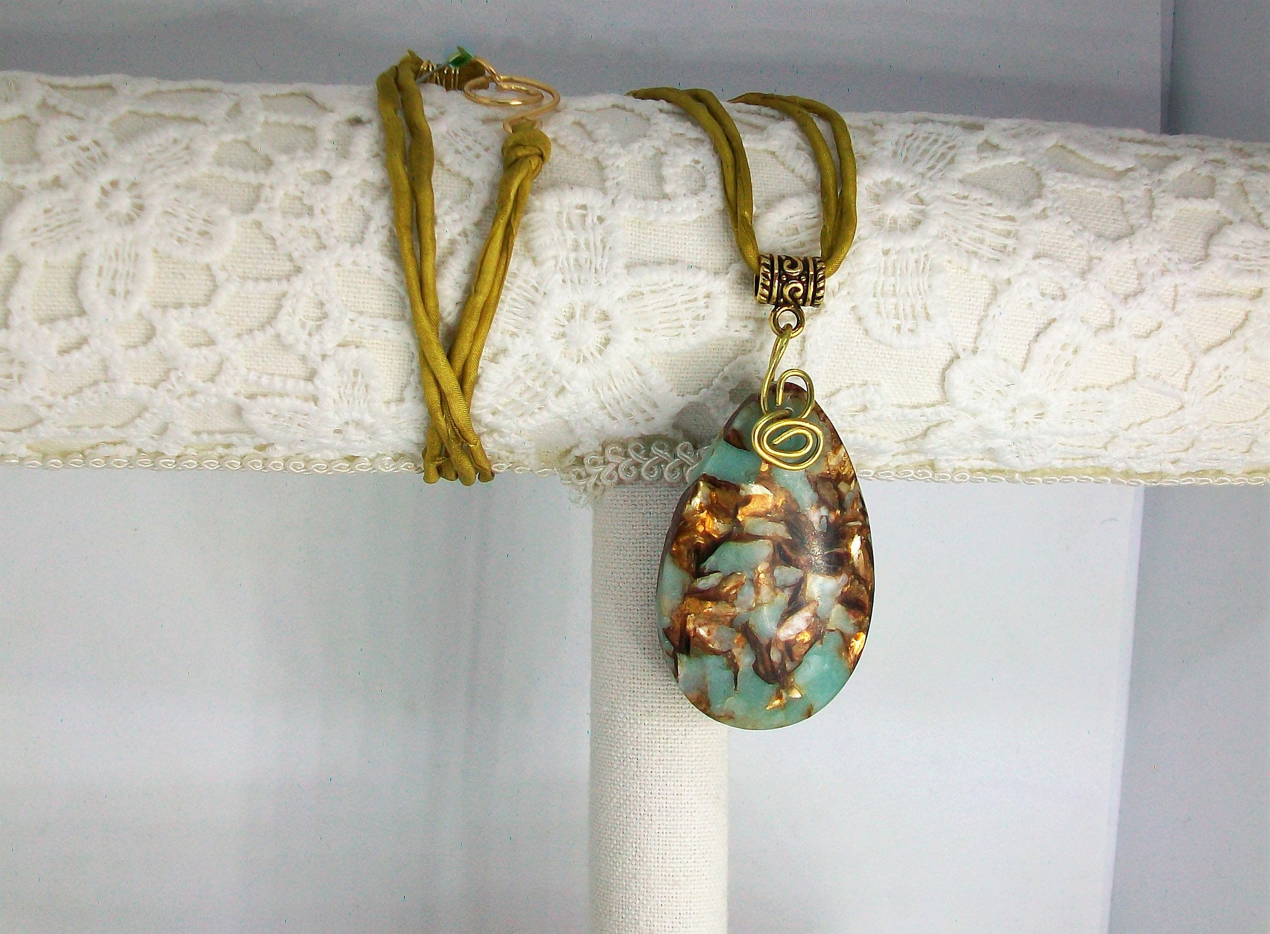 Necklace With Drop-shaped Gold Copper Bornite Pendant and - Etsy UK