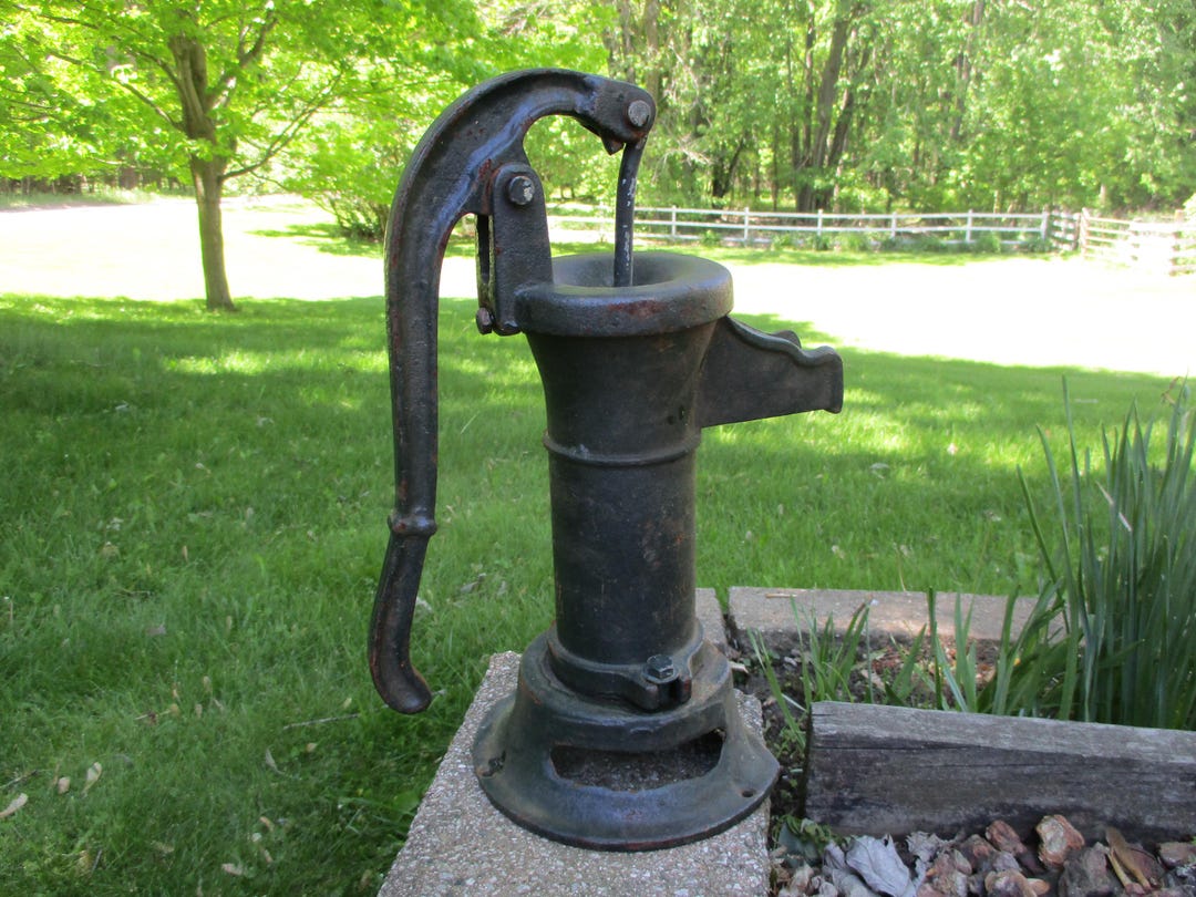 Antique Hand Pump,rusty Water Pump,pitcher Pump,cast Iron Hand Pump ...