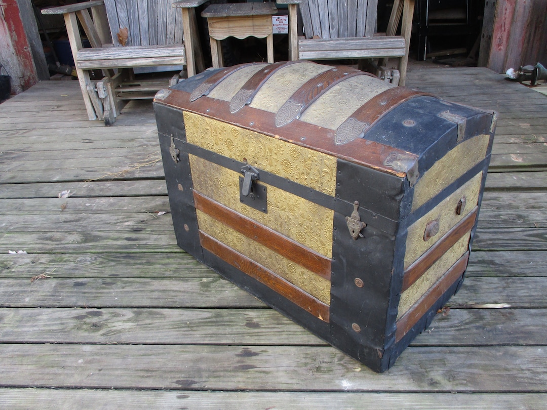 Antique Hump Back Trunk,hump Back Trunk With Tray,antique Travel Trunk ...